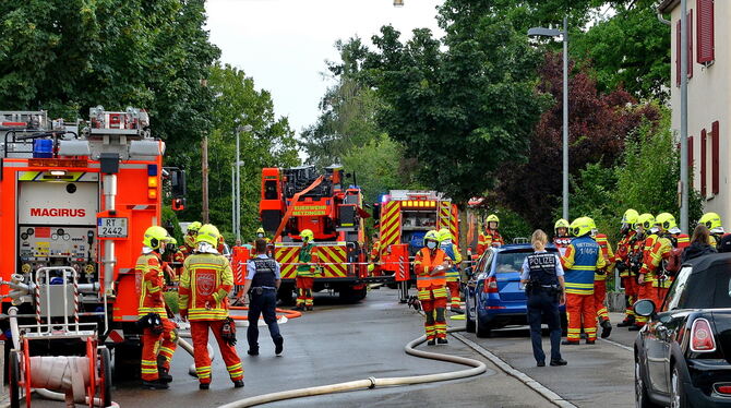 Brand nach Blitzeinschlag: Großer Einsatz für die Metzinger Feuerwehr ...