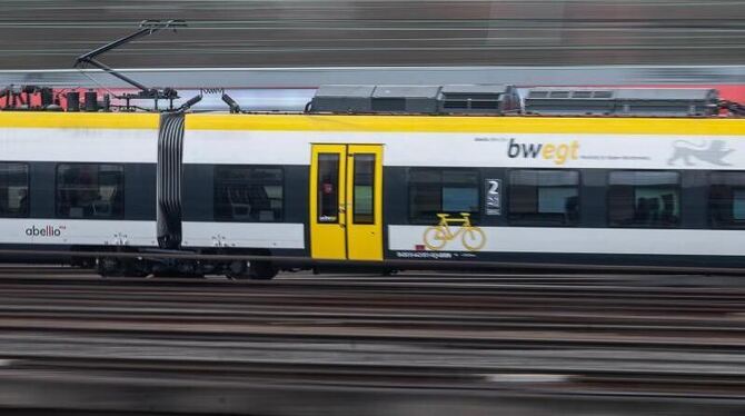 Auf Bahnfahrt zwischen Reutlingen und Nürtingen: Mann befriedigt sich ... Auf Bahnfahrt zwischen Reutlingen und Nürtingen: Mann befriedigt sich ...