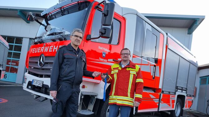Zwei neue Fahrzeuge für die Feuerwehr Pfullingen - Events - Reutlinger ...