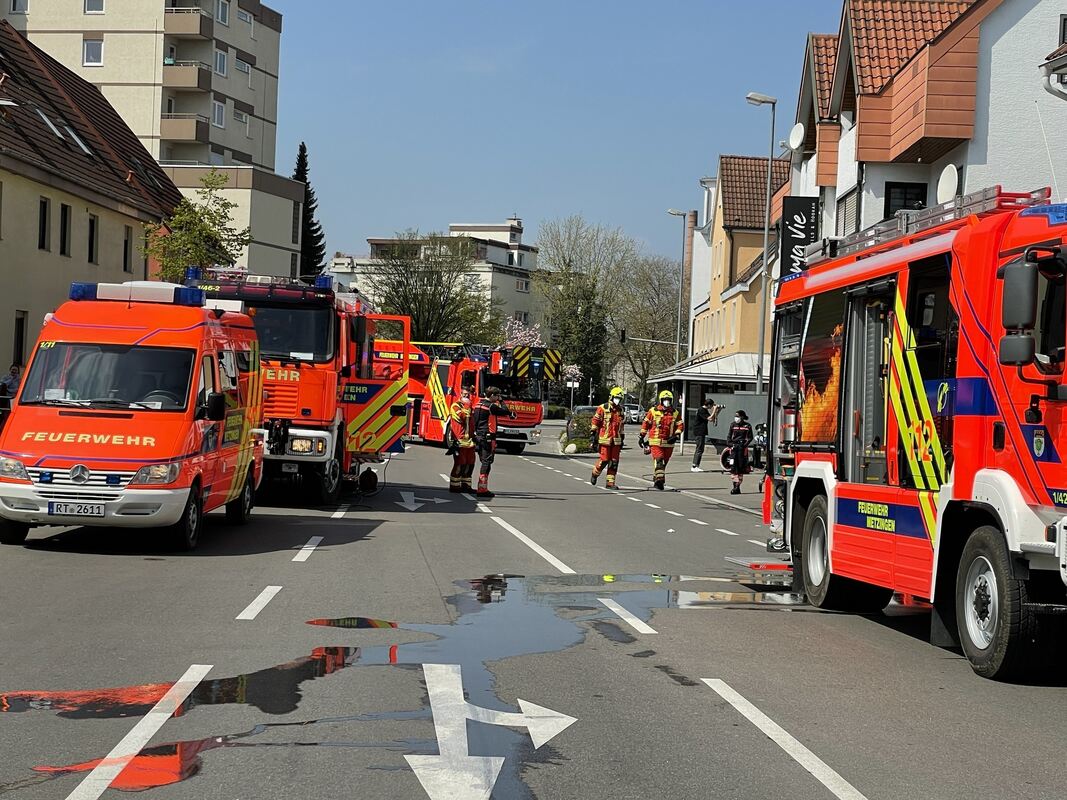 Feuerwehreinsatz in Metzinger Shisha-Bar verursacht Stau in Innenstadt ...