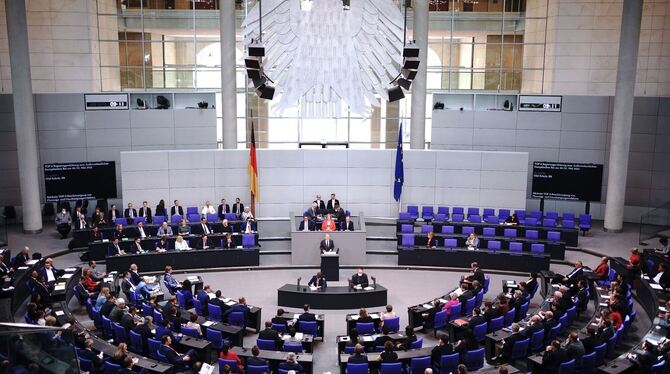 Bundestag zieht Zwischenbilanz der Zeitenwende - Events - Reutlinger ...