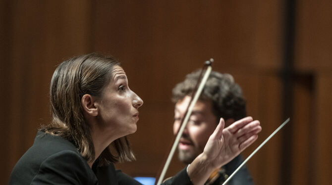 Chefdirigentin der Württembergischen Philharmonie: Ariane Matiakh ...