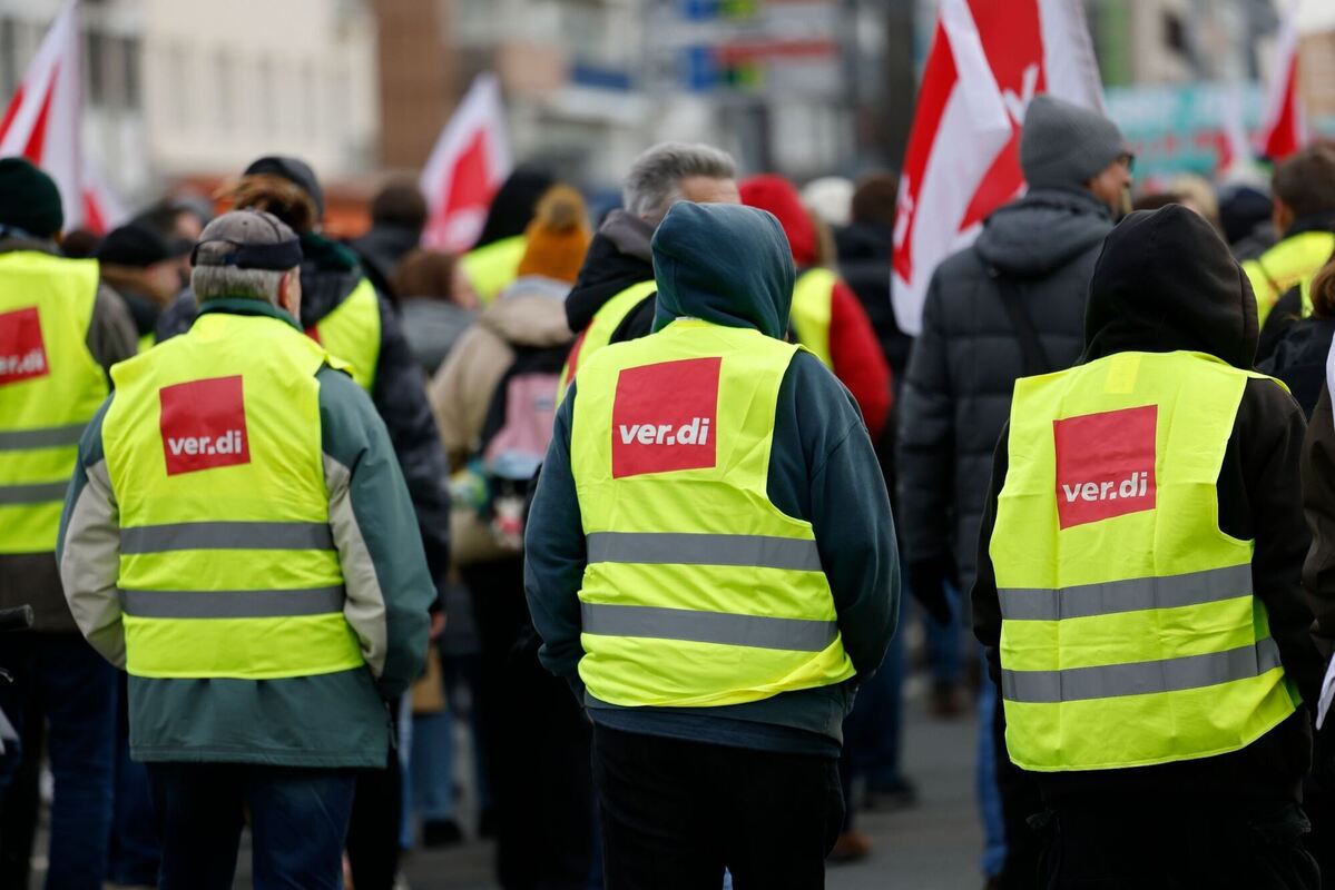 Streiks ausgeweitet: Nahverkehr in acht Städten betroffen - Events - Reutlinger General-Anzeiger ...