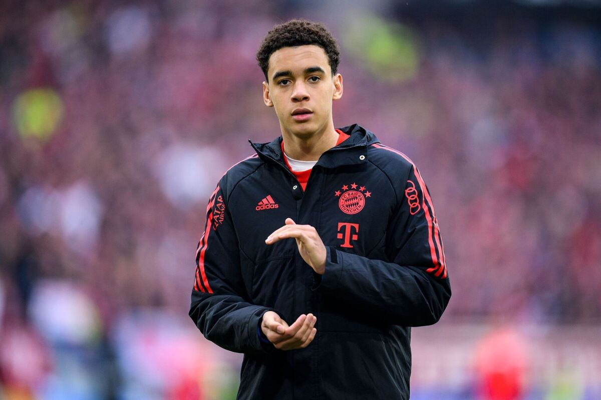 Musiala löst Versprechen ein und schenkt Streich Trikot - Events ...