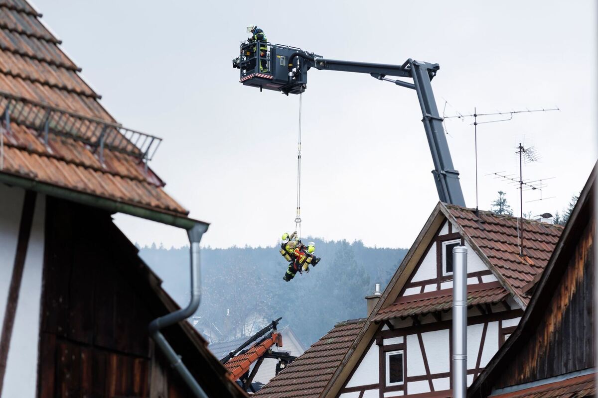 Ermittlungen zu Leichenfund nach Hausbrand in Gernsbach - Events ... Ermittlungen zu Leichenfund nach Hausbrand in Gernsbach - Events ...