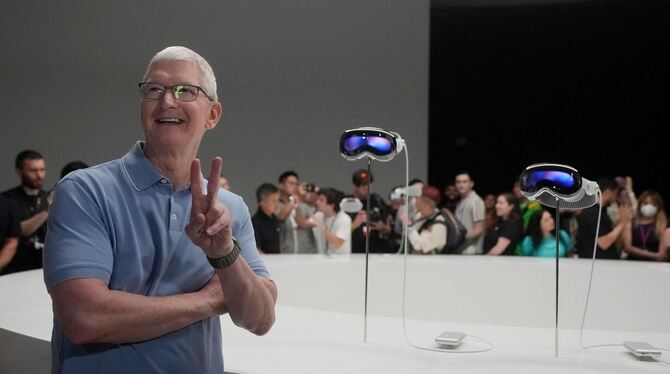 Apple-Chef Cook wettet mit Computer-Brille auf die Zukunft - Events ...