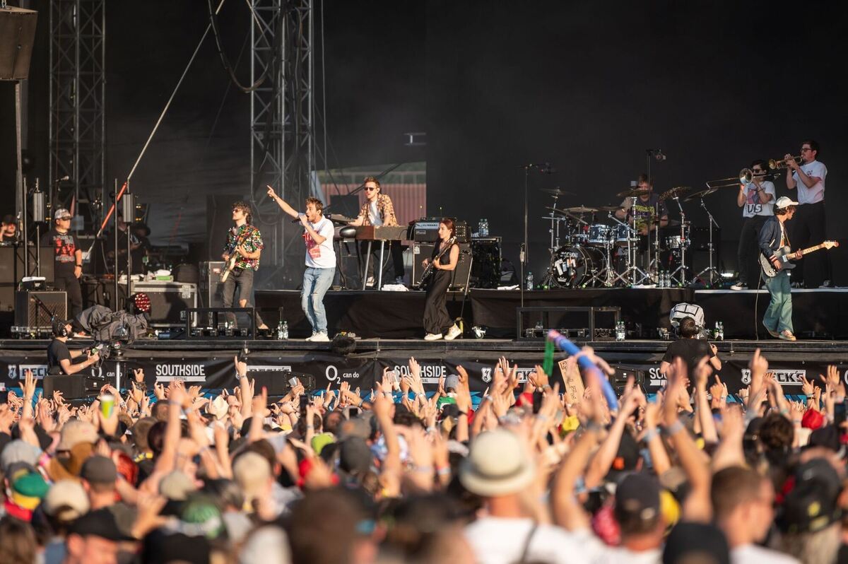 Clueso und Nina Chuba heizen «Southside»-Fans ein - Events - Reutlinger ...