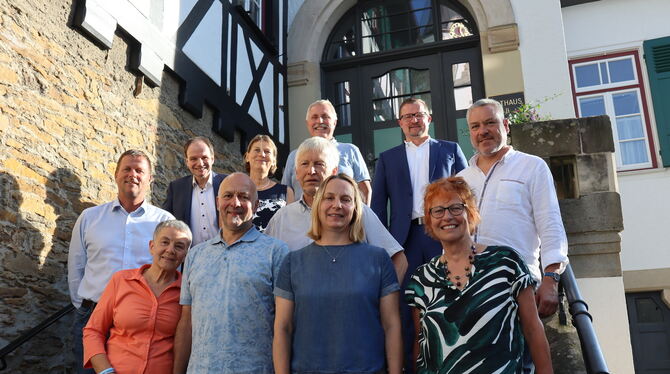 Diese Pfullinger Stadträte haben eine Ehrennadel erhalten - Events ...